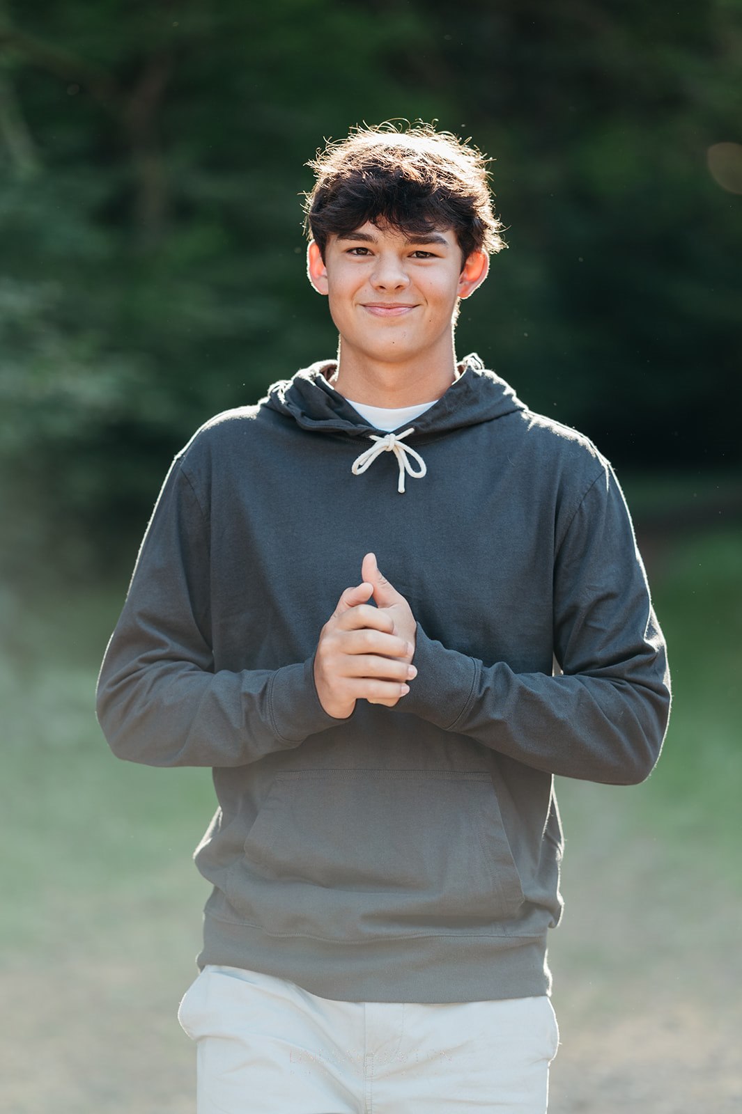 11 Easy Poses To Make Your Senior Photos Awesome ...