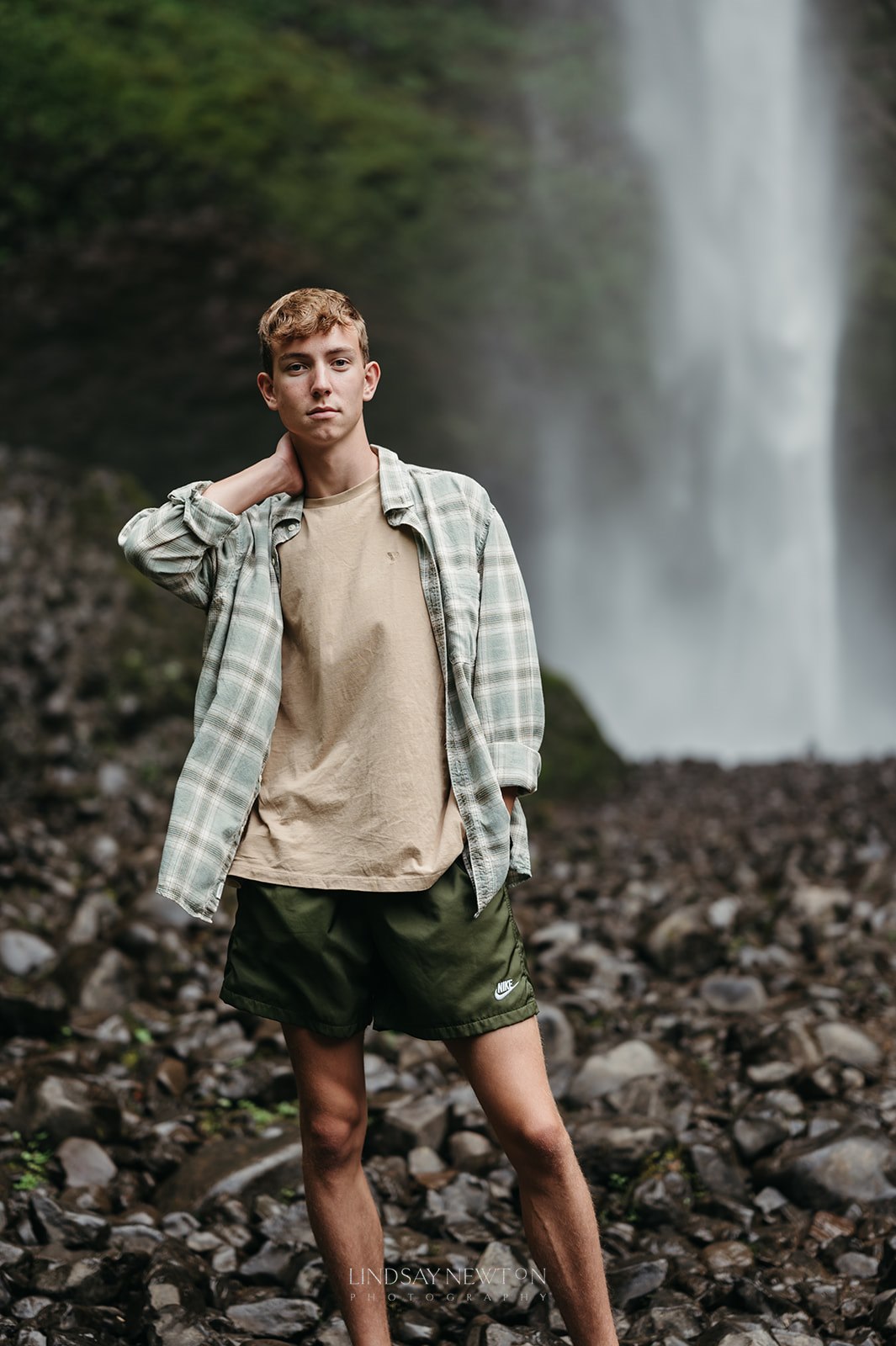 11 Easy Poses To Make Your Senior Photos Awesome ...