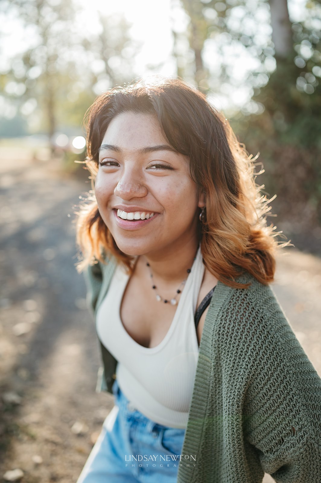 11 Easy Poses To Make Your Senior Photos Awesome ...