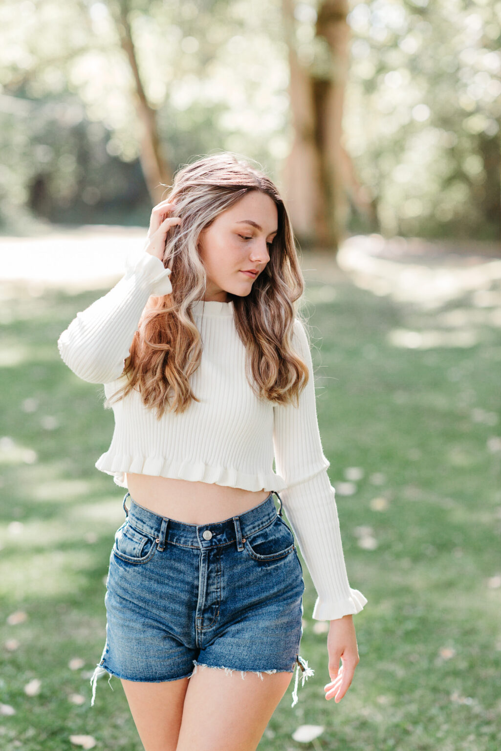 11 Easy Poses To Make Your Senior Photos Awesome ...
