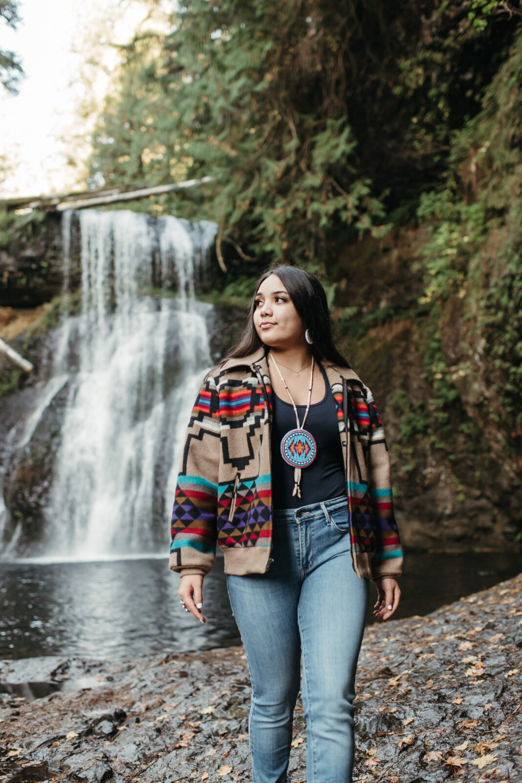 11 Easy Poses To Make Your Senior Photos Awesome ...