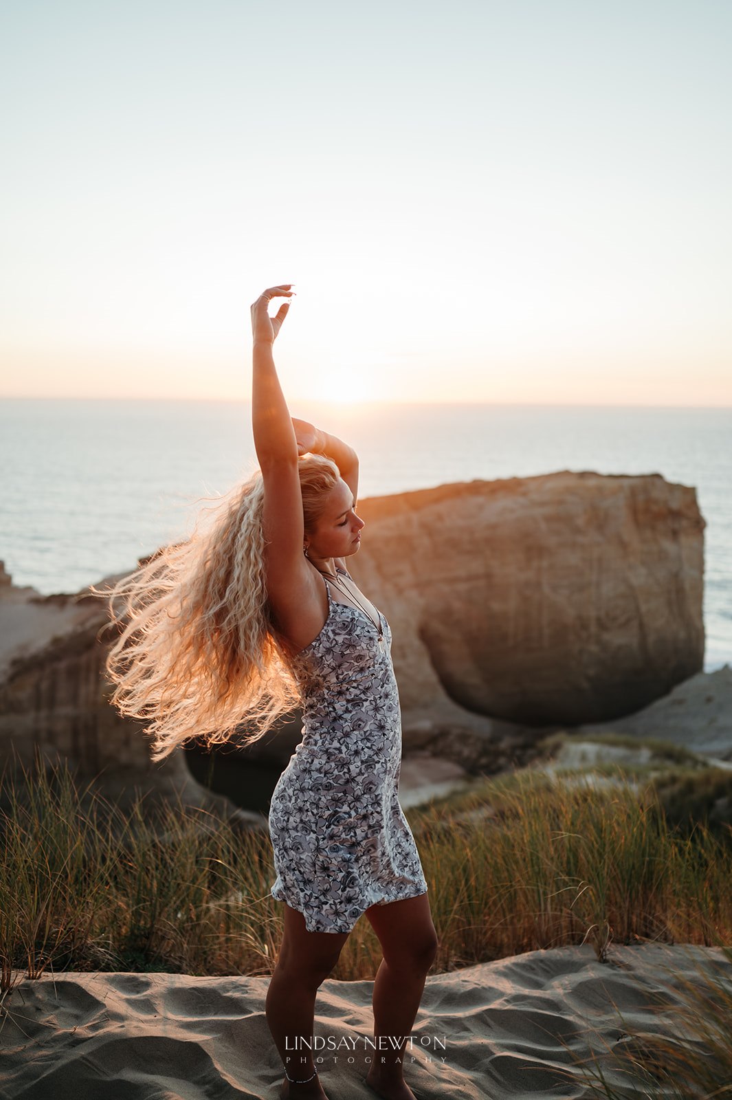 11 Easy Poses To Make Your Senior Photos Awesome ...