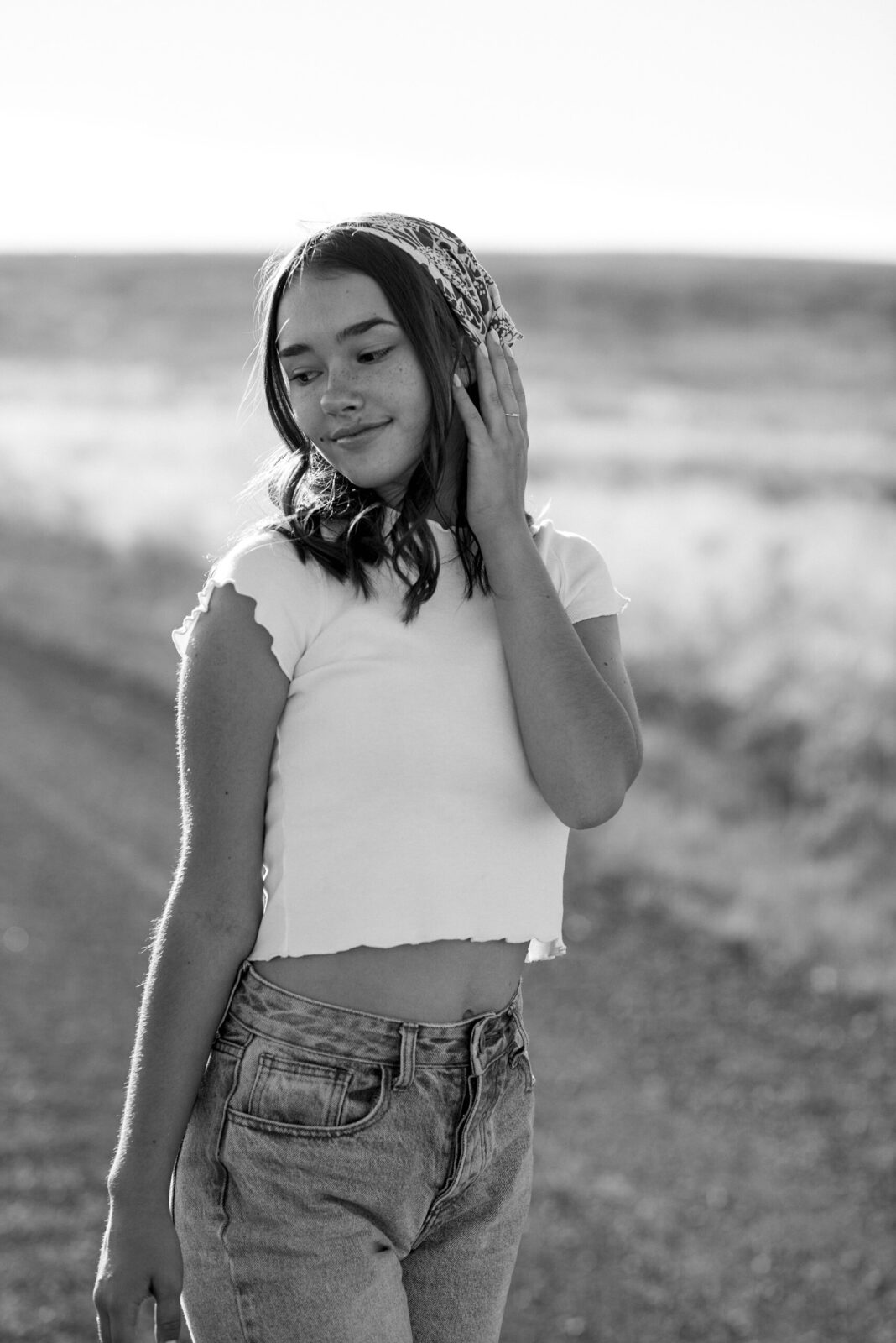 11 Easy Poses To Make Your Senior Photos Awesome ...