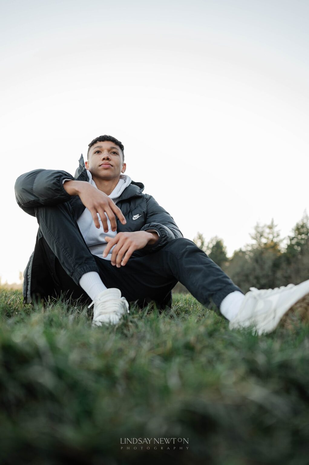 11 Easy Poses To Make Your Senior Photos Awesome ...