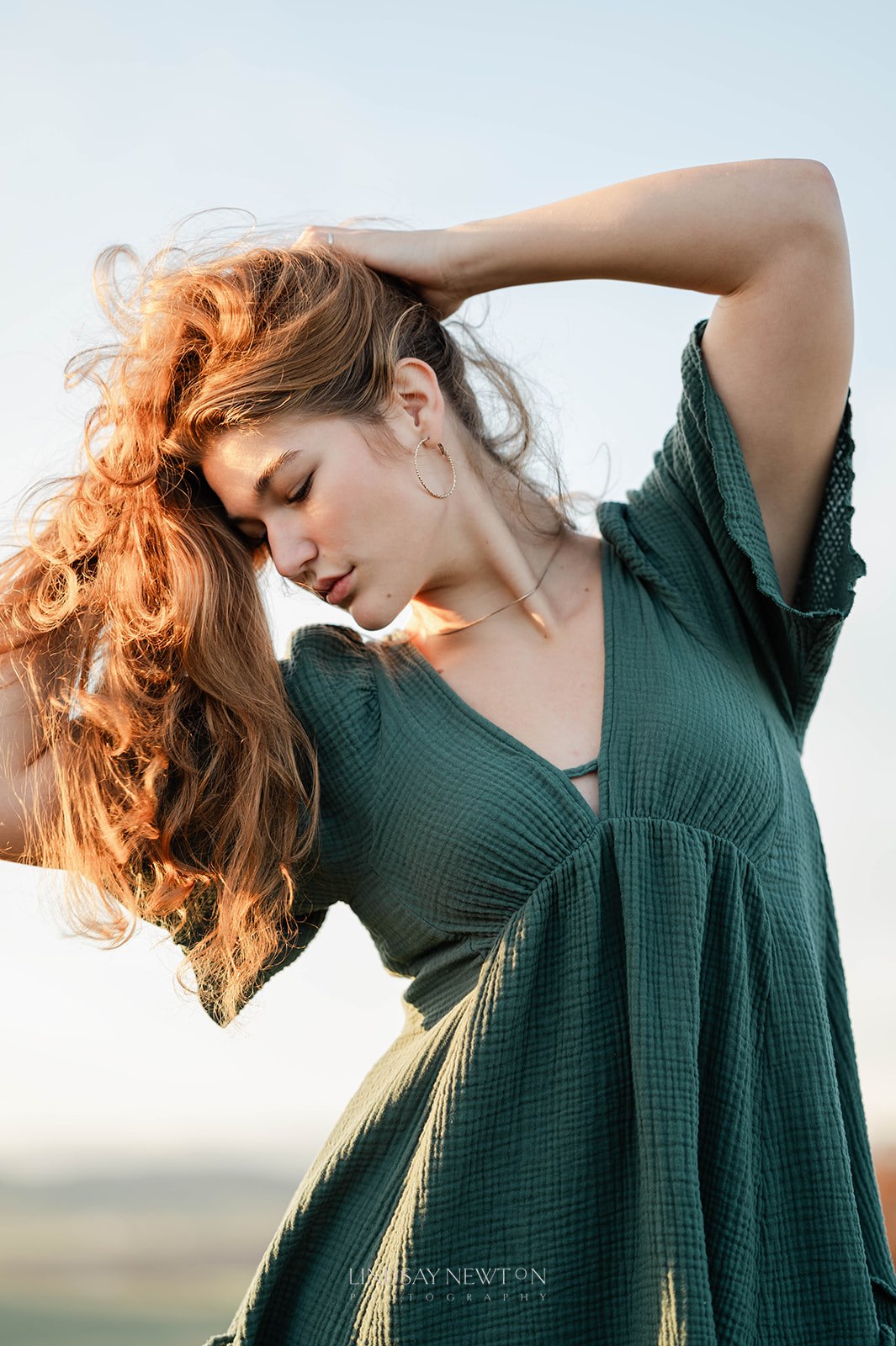 11 Easy Poses To Make Your Senior Photos Awesome ...