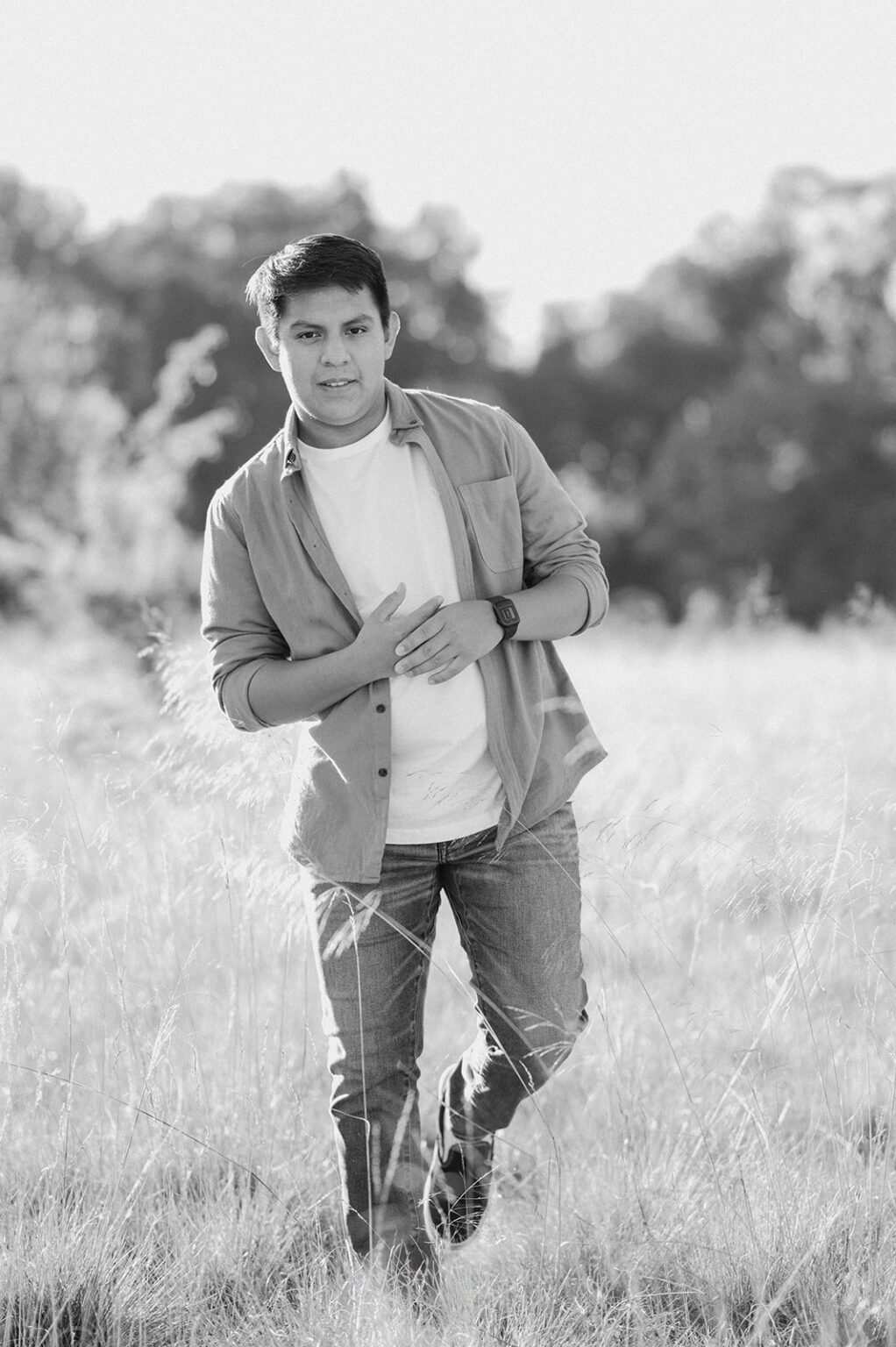 11 Easy Poses To Make Your Senior Photos Awesome ...