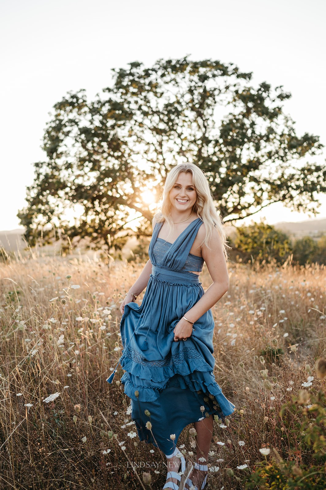 11 Easy Poses To Make Your Senior Photos Awesome ...